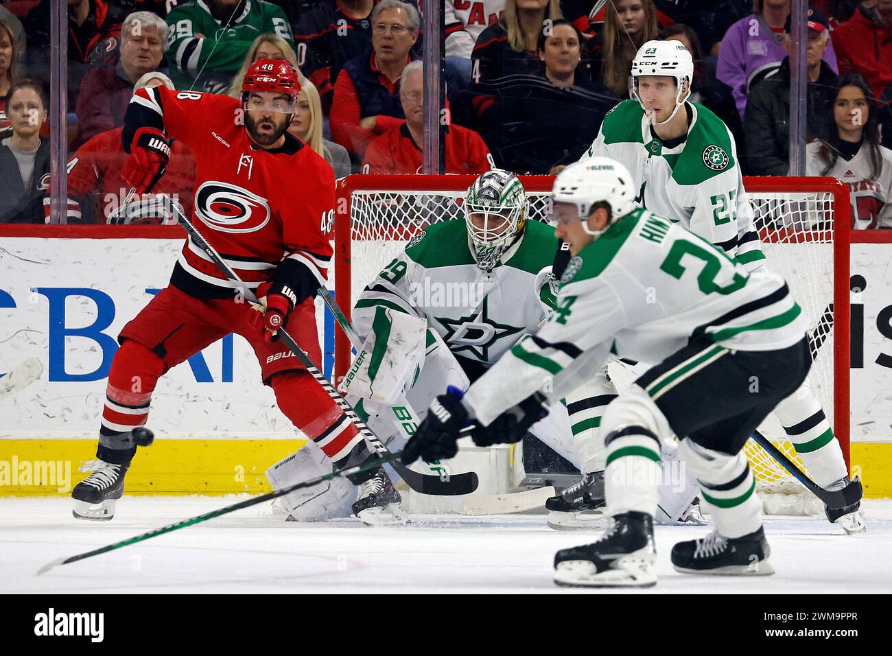 Carolina Hurricanes' Jordan Martinook (48) watches the puck near Dallas ...