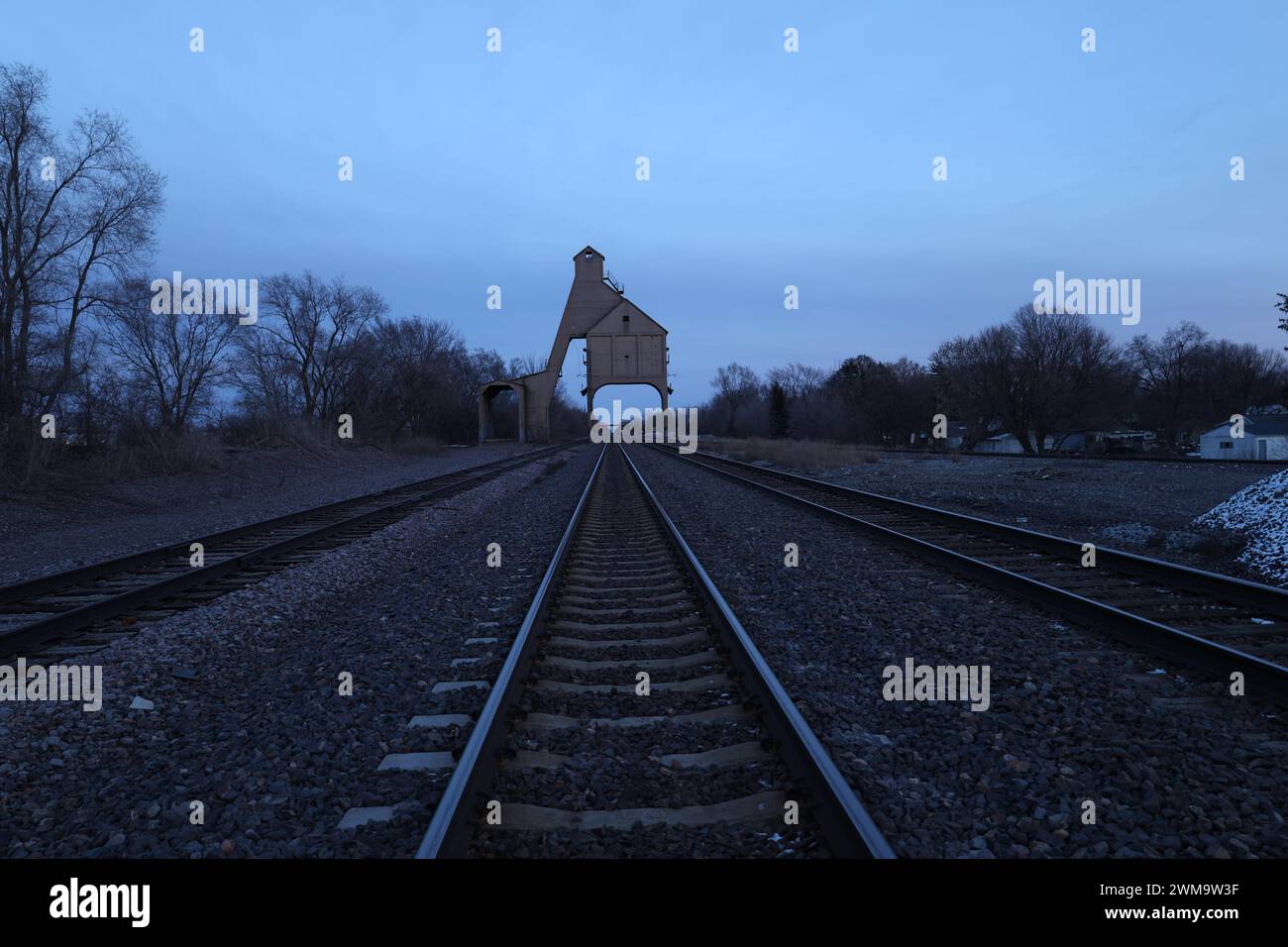 Endless train tracks hi-res stock photography and images - Alamy