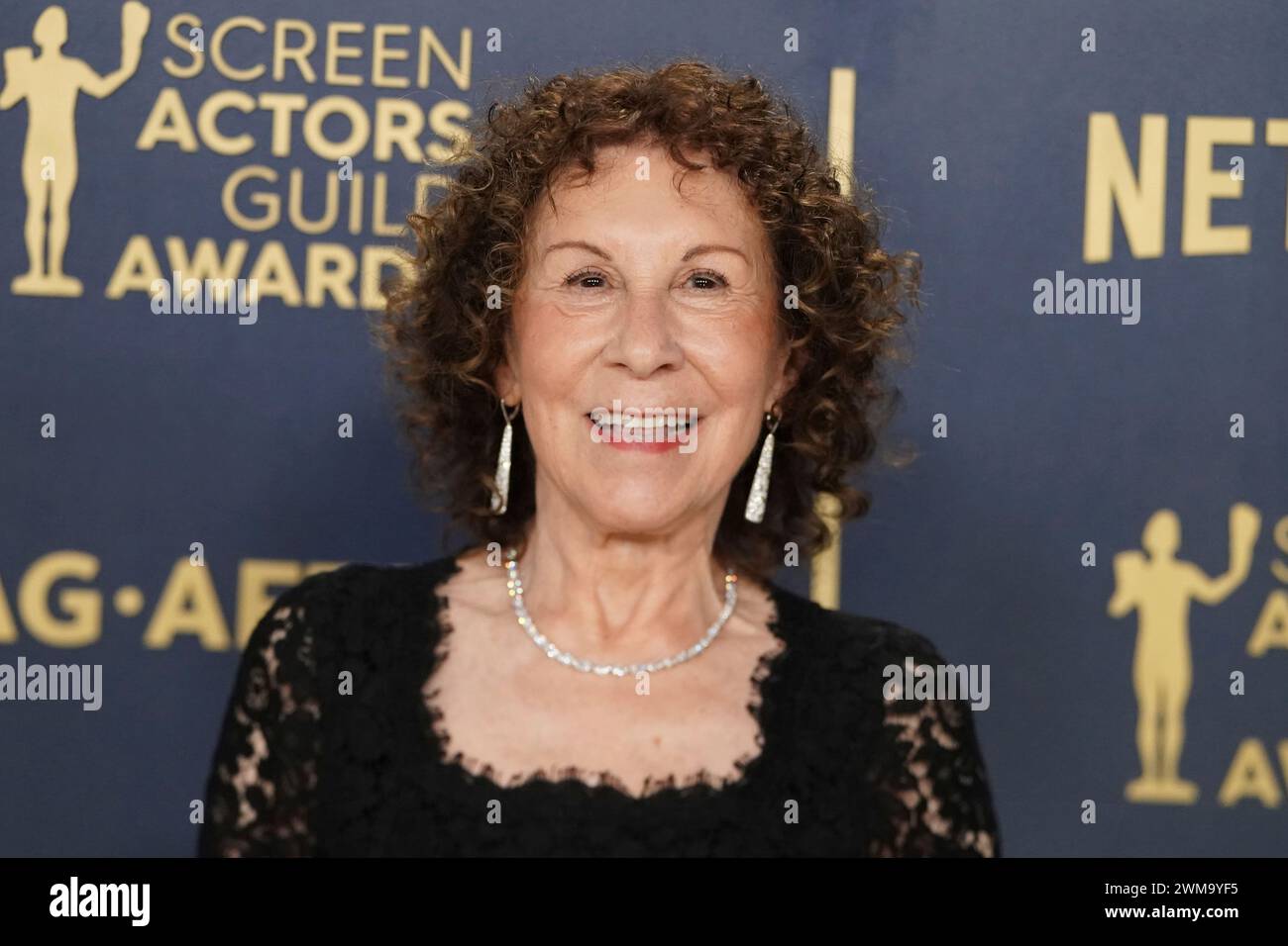 Rhea Perlman arrives at the 30th annual Screen Actors Guild Awards on ...