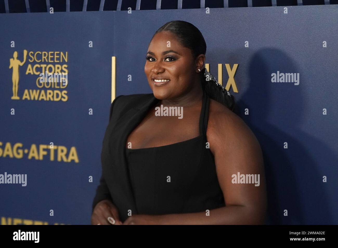 Danielle Brooks arrives at the 30th annual Screen Actors Guild Awards ...