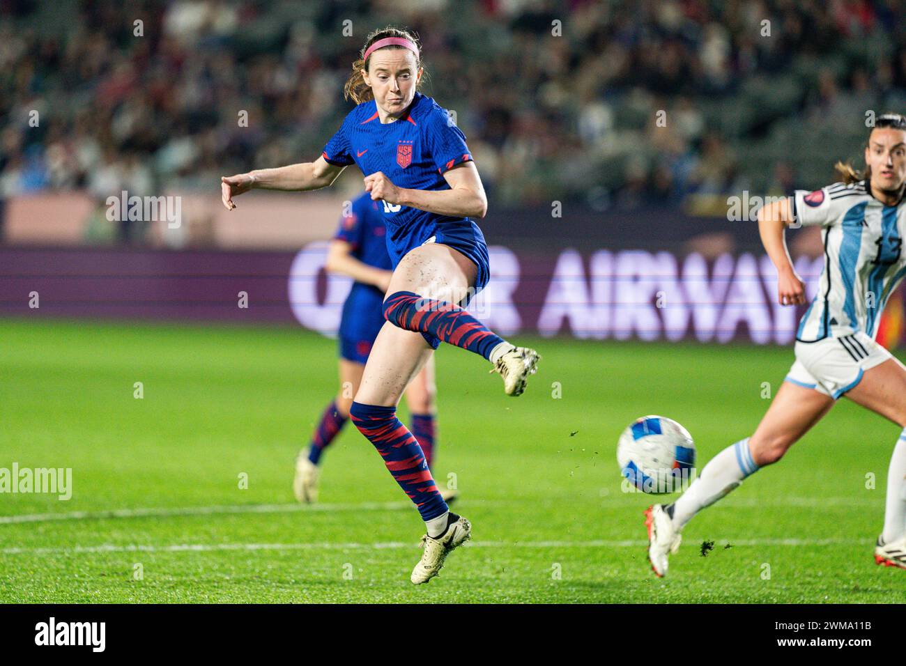 Back heel pass hi-res stock photography and images - Alamy