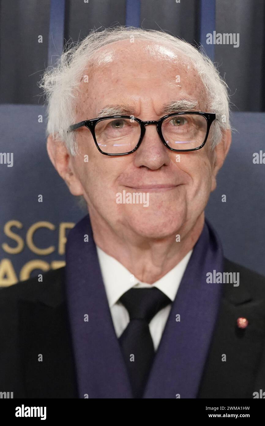 Jonathan Pryce arrives at the 30th annual Screen Actors Guild Awards on ...