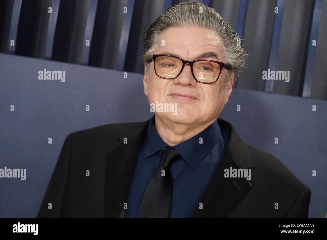 Oliver Platt arrives at the 30th annual Screen Actors Guild Awards on ...