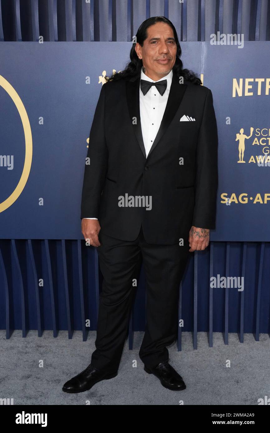 Richard Esteras arrives at the 30th annual Screen Actors Guild Awards ...