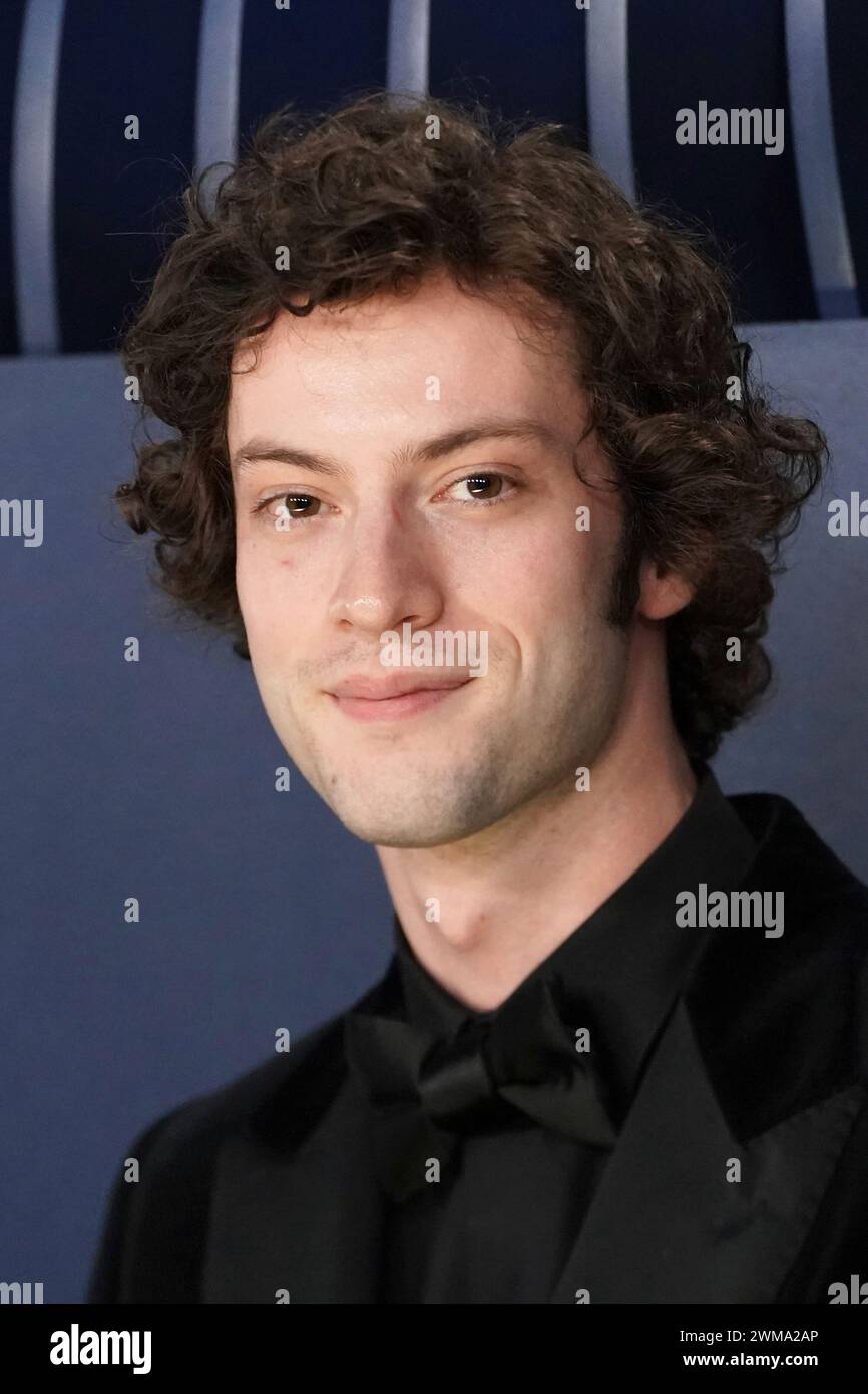 Dominic Sessa arrives at the 30th annual Screen Actors Guild Awards on ...