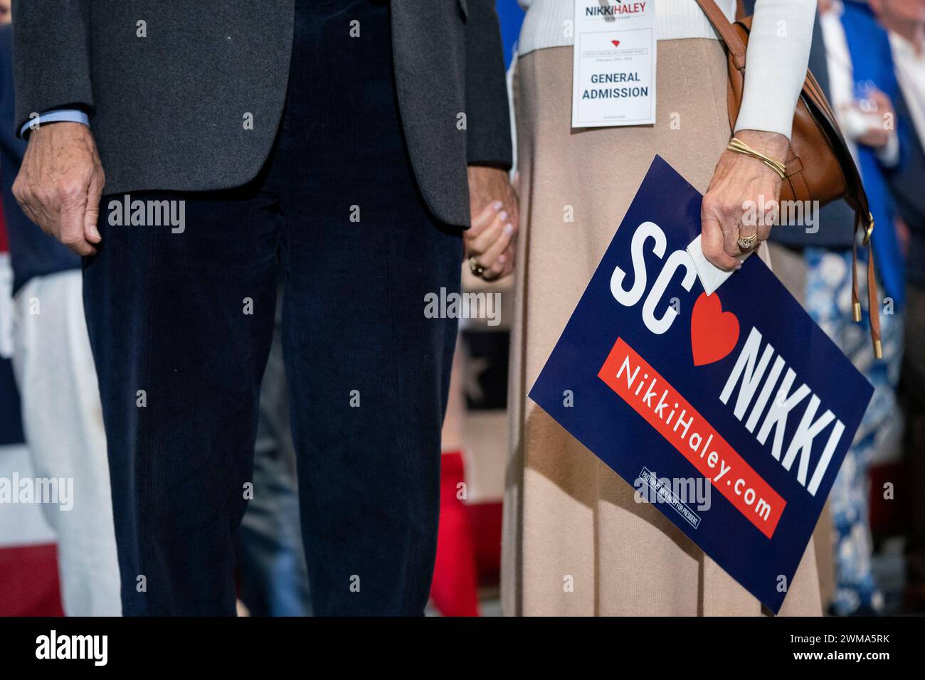 Nikki haley sign hi-res stock photography and images - Alamy