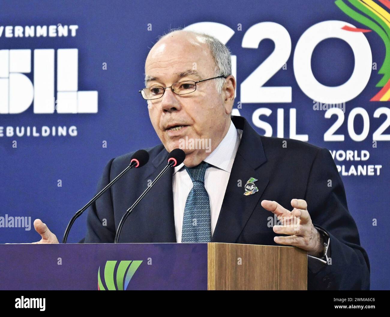Brazilian Foreign Minister Mauro Luiz Iecker Vieira sums up the ...