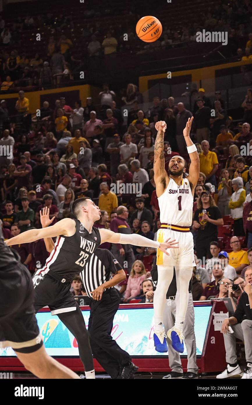Arizona State Sun Devils guard Frankie Collins (1) shoots a three ...