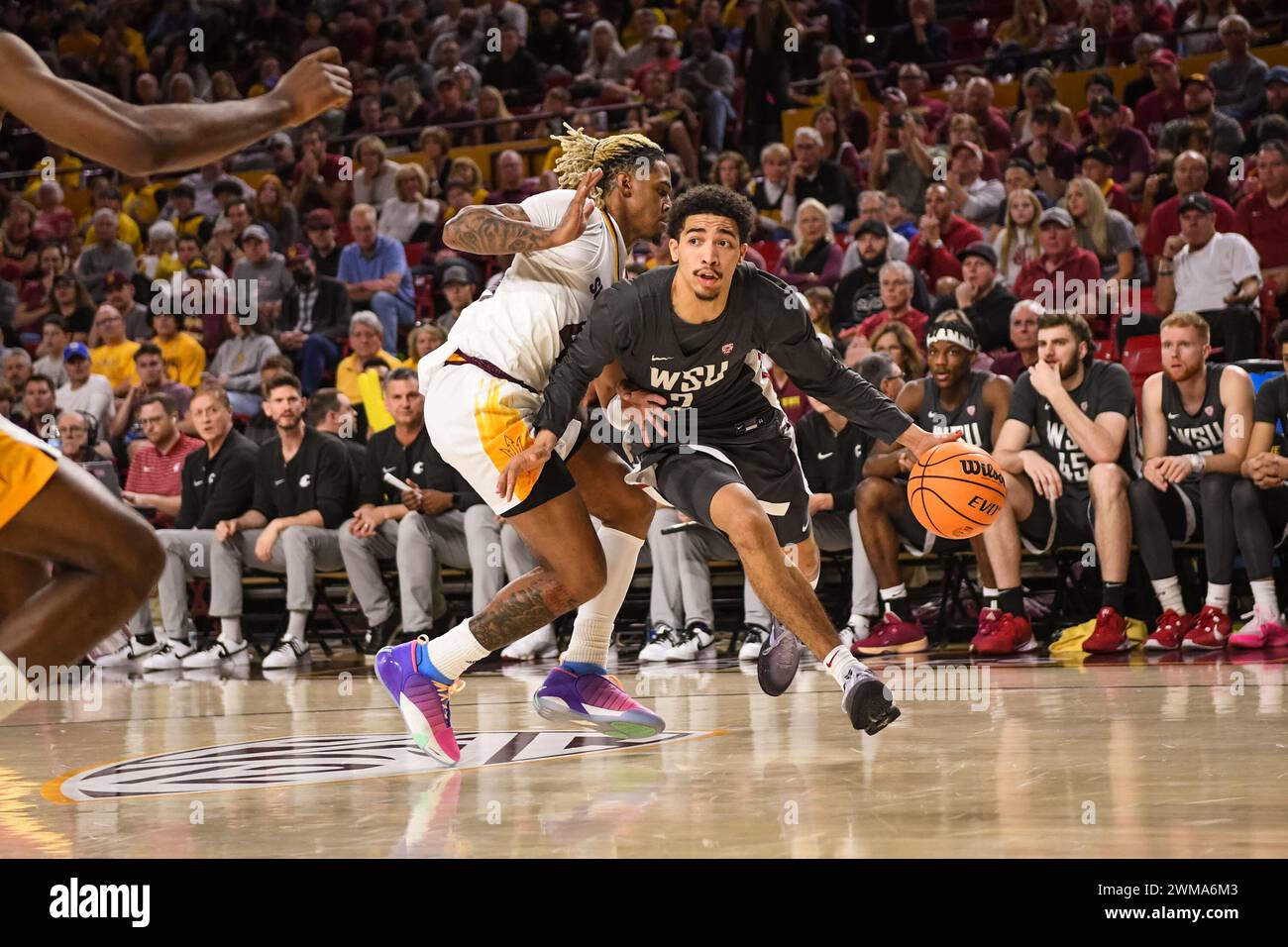 Washington State Cougars guard Myles Rice (2) drives toward the basket ...