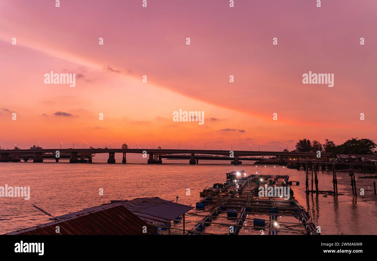 Red sun behind sarasin bridge hi-res stock photography and images - Alamy