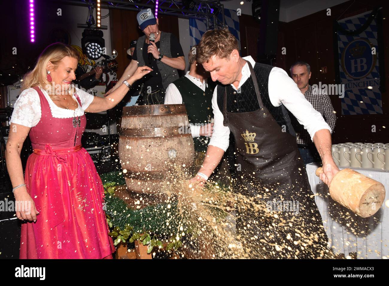 Silja Steinberg Wirtin. Leo Reisinger Schauspieler Musiker Saenger ...