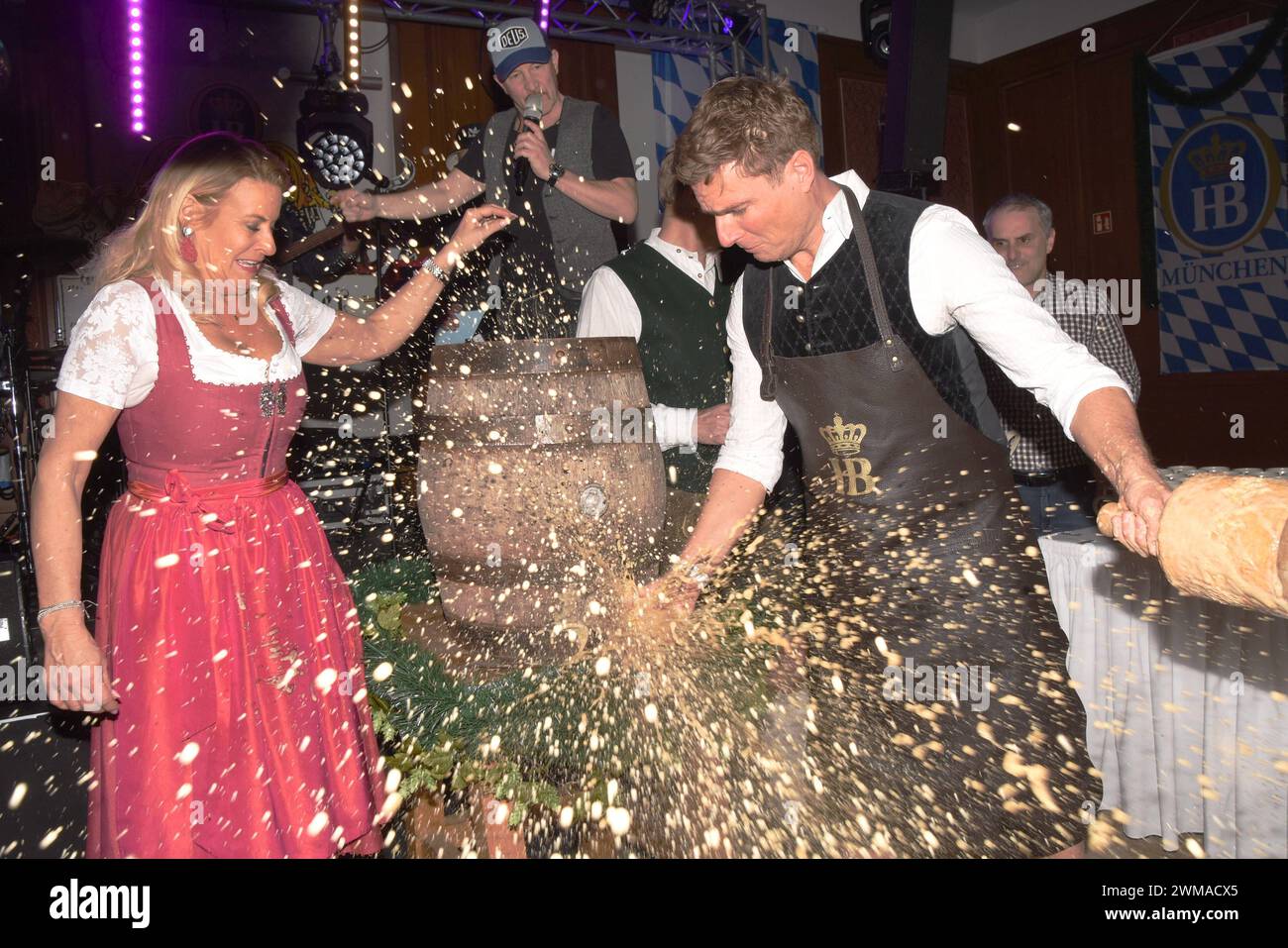Silja Steinberg Wirtin. Leo Reisinger Schauspieler Musiker Saenger ...