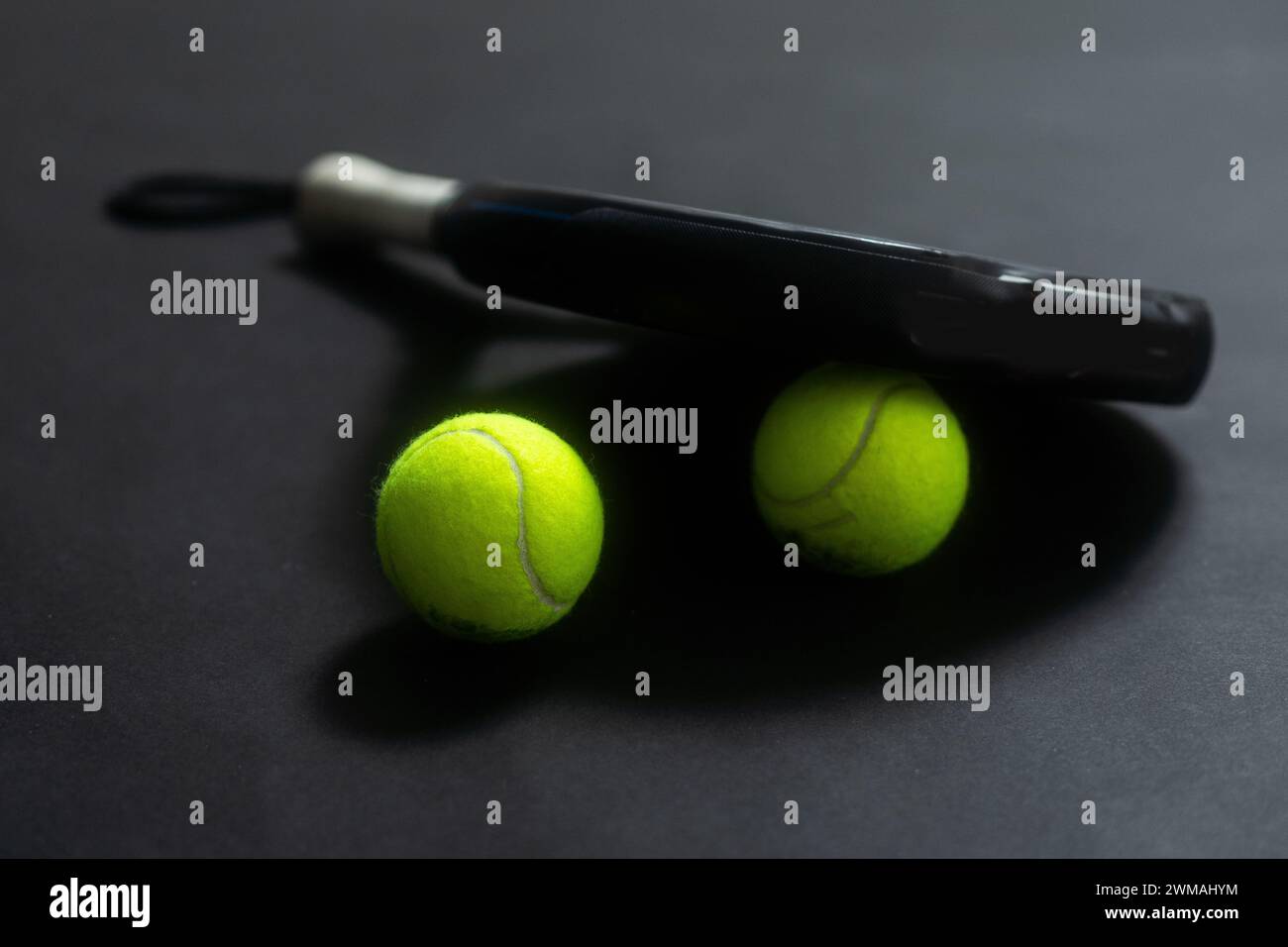 Black padel tennis silhouette hi-res stock photography and images - Alamy