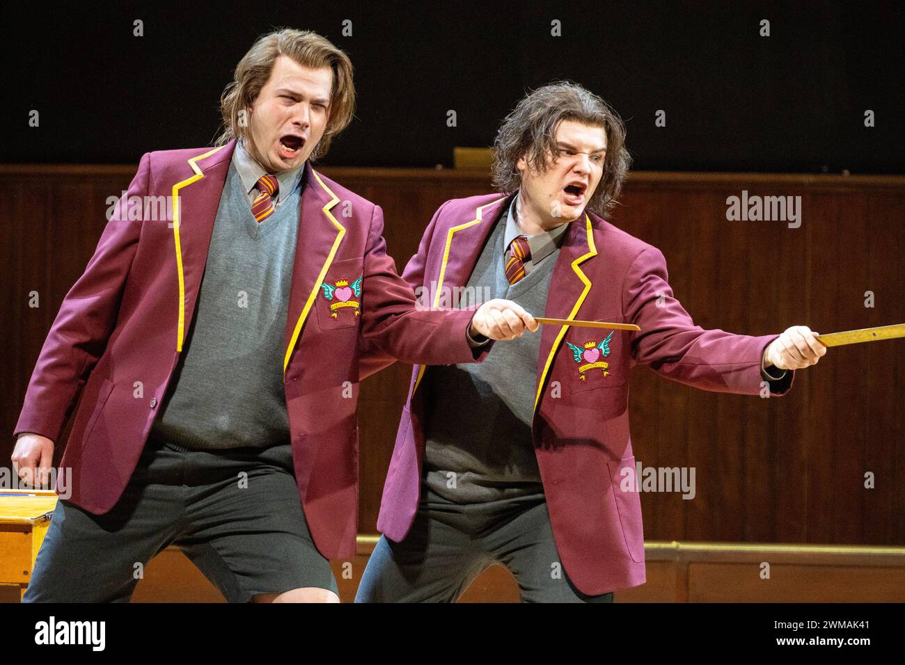 l-r: James Atkinson (Guglielmo), Egor Zhuravskii (Ferrando) in COSI FAN ...