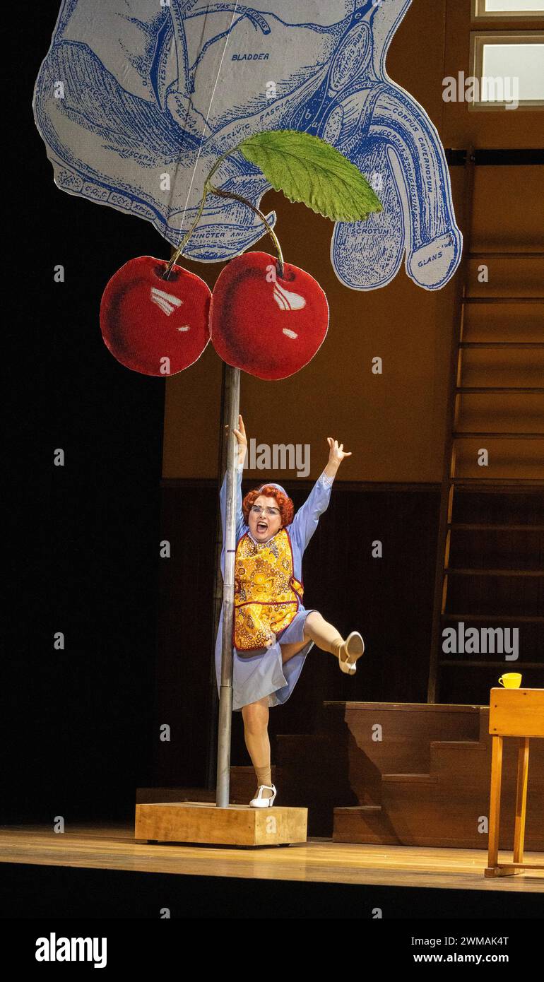 Rebecca Evans (Despina) in COSI FAN TUTTE at Welsh National Opera (WNO ...