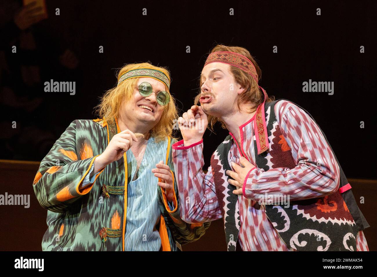 l-r: Egor Zhuravskii (Ferrando), James Atkinson (Guglielmo) in COSI FAN ...