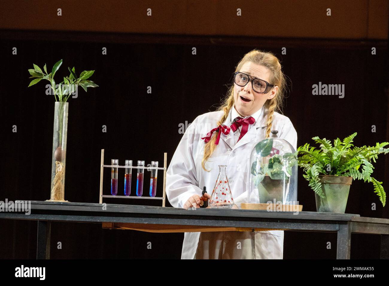 Sophie Bevan (Fiordiligi) in COSI FAN TUTTE at Welsh National Opera ...