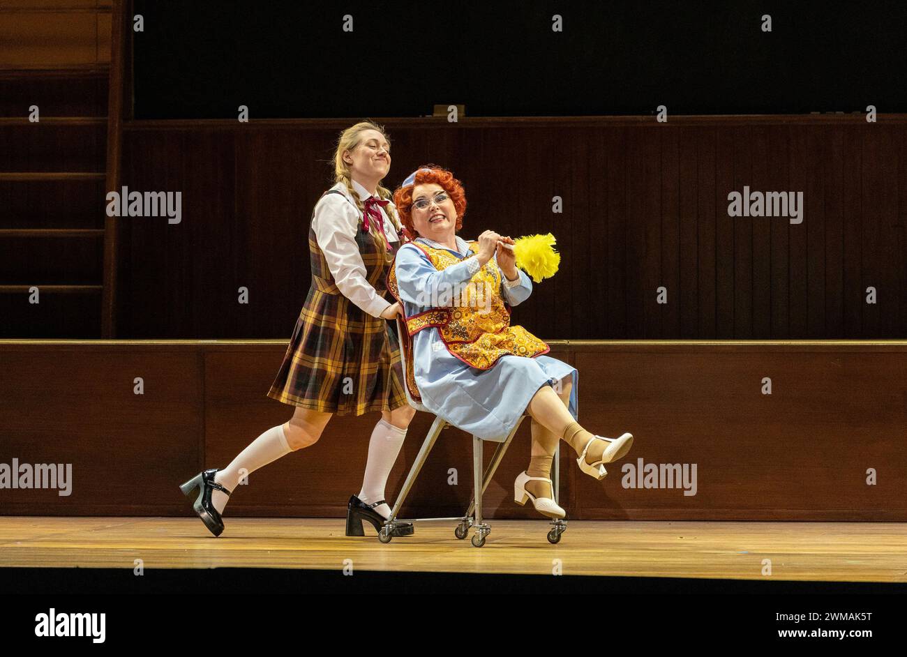 l-r: Sophie Bevan (Fiordiligi), Rebecca Evans (Despina) in COSI FAN ...