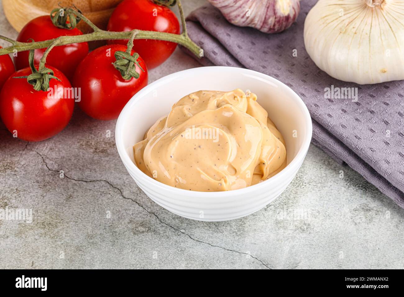 Bowl of Yellow cream grill sauce for burger Stock Photo - Alamy