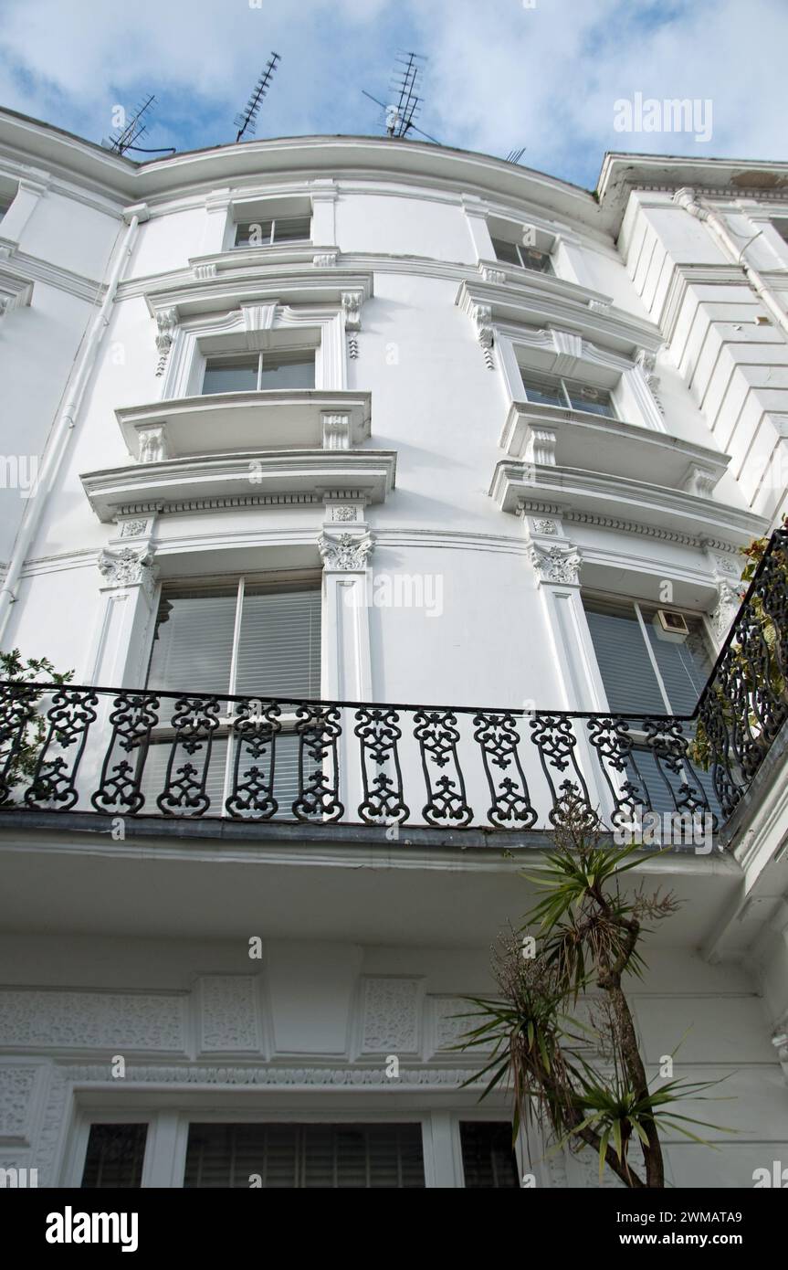 Attractive buildings, Lansdowne Crescent, Notting Hill, Royal Borough ...
