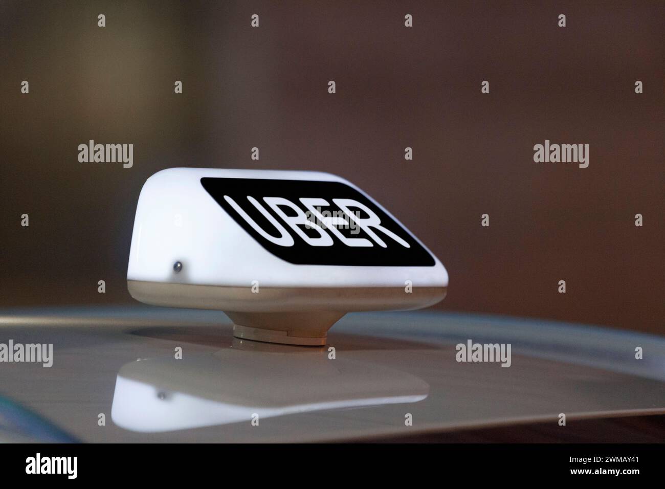Close-up on an illuminated Uber cab sign Stock Photo - Alamy