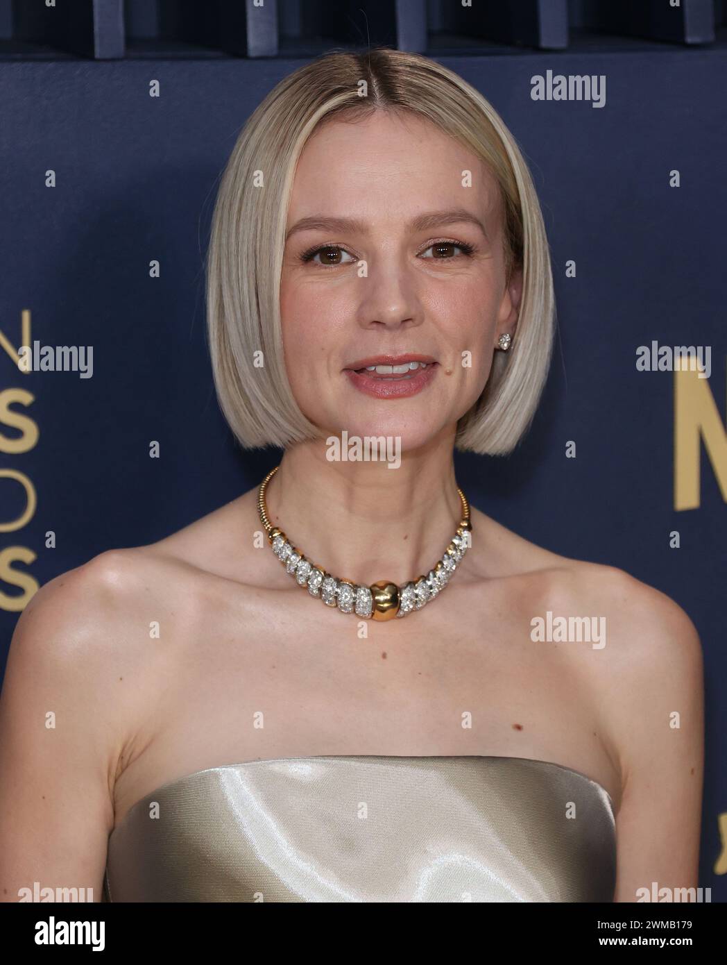 LOS ANGELES, CALIFORNIA, USA - FEBRUARY 24: Carey Mulligan wearing a ...