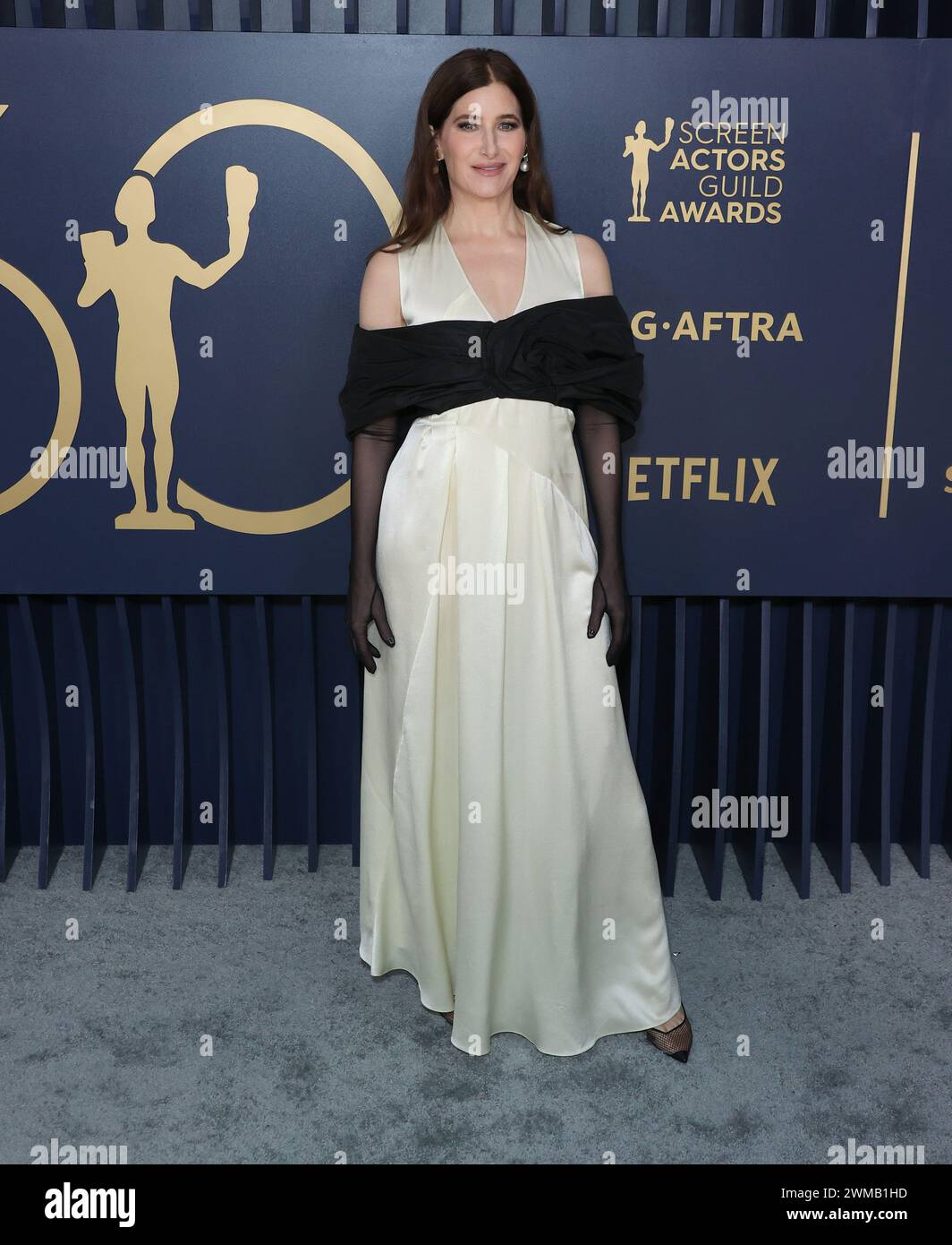 LOS ANGELES, CALIFORNIA, USA - FEBRUARY 24: Kathryn Hahn wearing ...