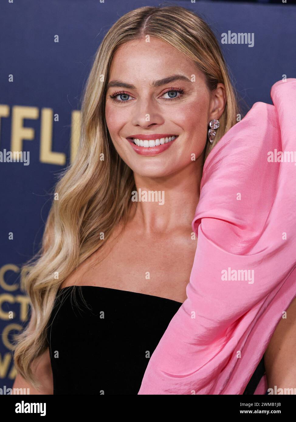 LOS ANGELES, CALIFORNIA, USA - FEBRUARY 24: Margot Robbie wearing ...