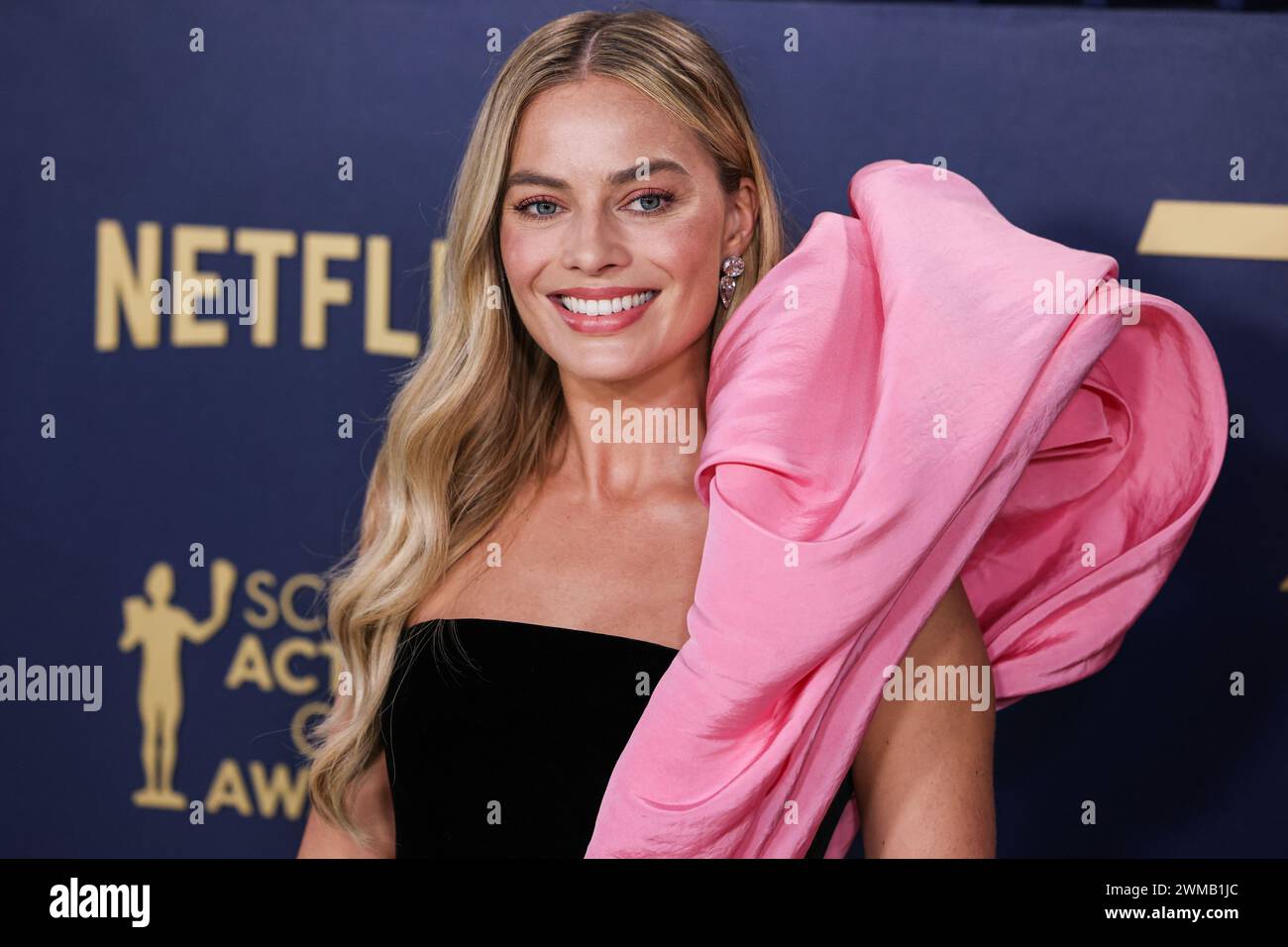 LOS ANGELES, CALIFORNIA, USA - FEBRUARY 24: Margot Robbie wearing ...