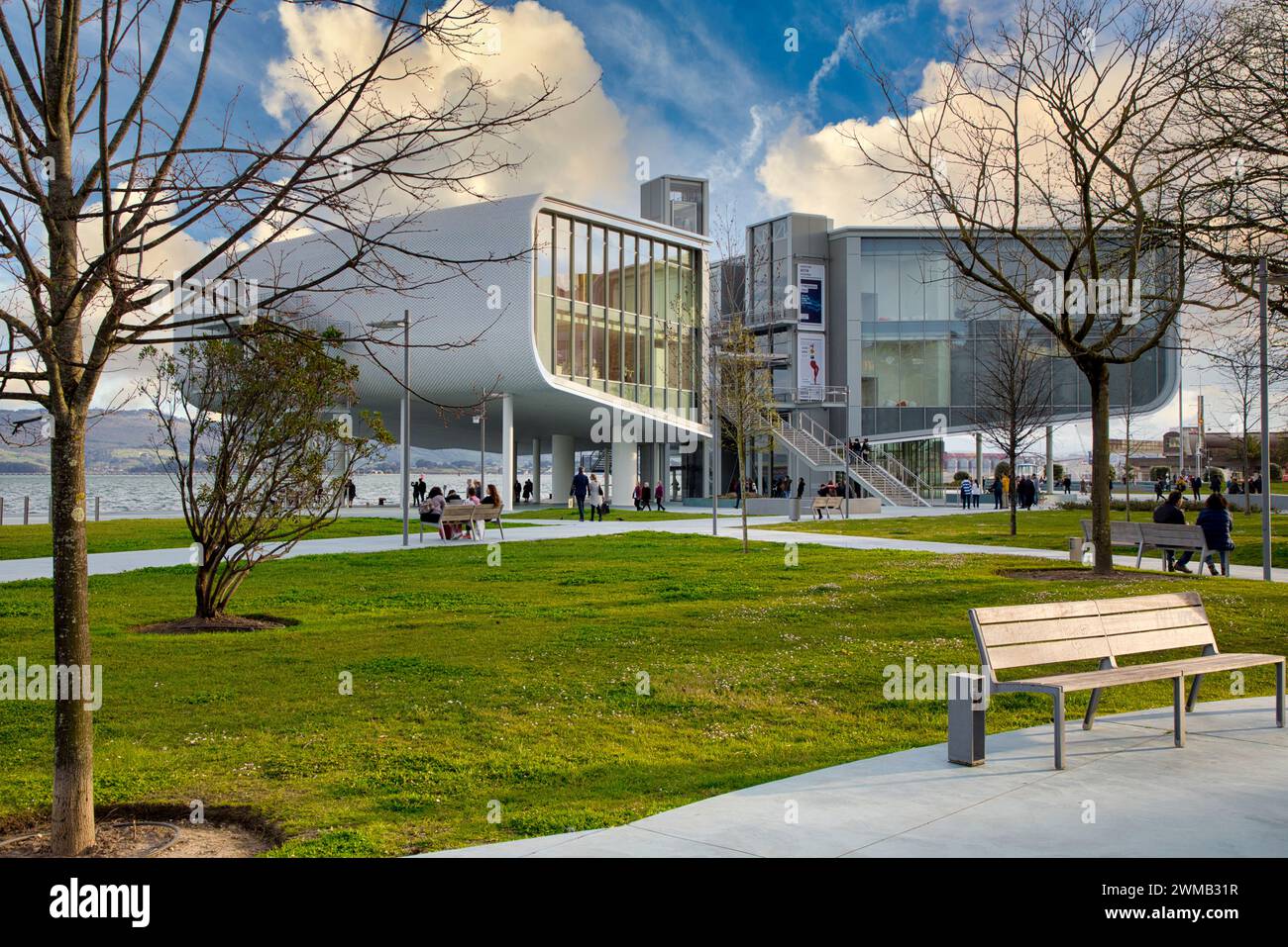 Botin Center Museum Art and Culture, Architect Renzo Piano, Jardines de ...