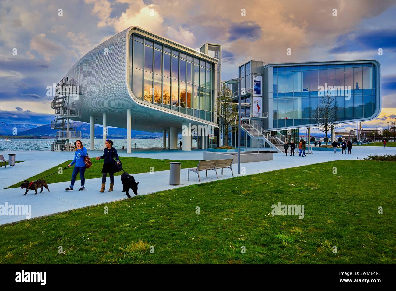 Botin Center Museum Art and Culture, Architect Renzo Piano, Jardines de ...