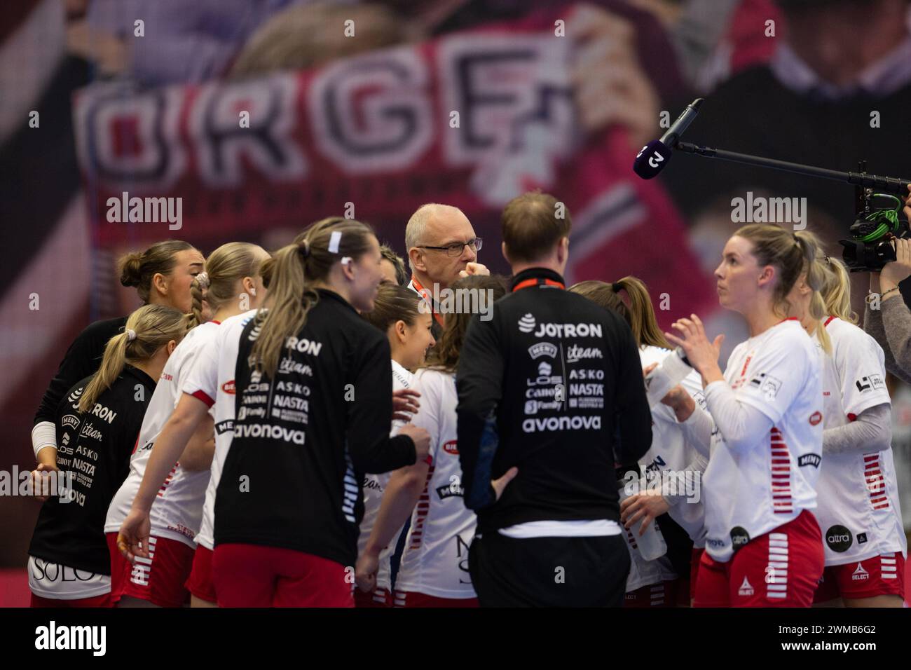 Norwegian women's handball team hi-res stock photography and images - Alamy