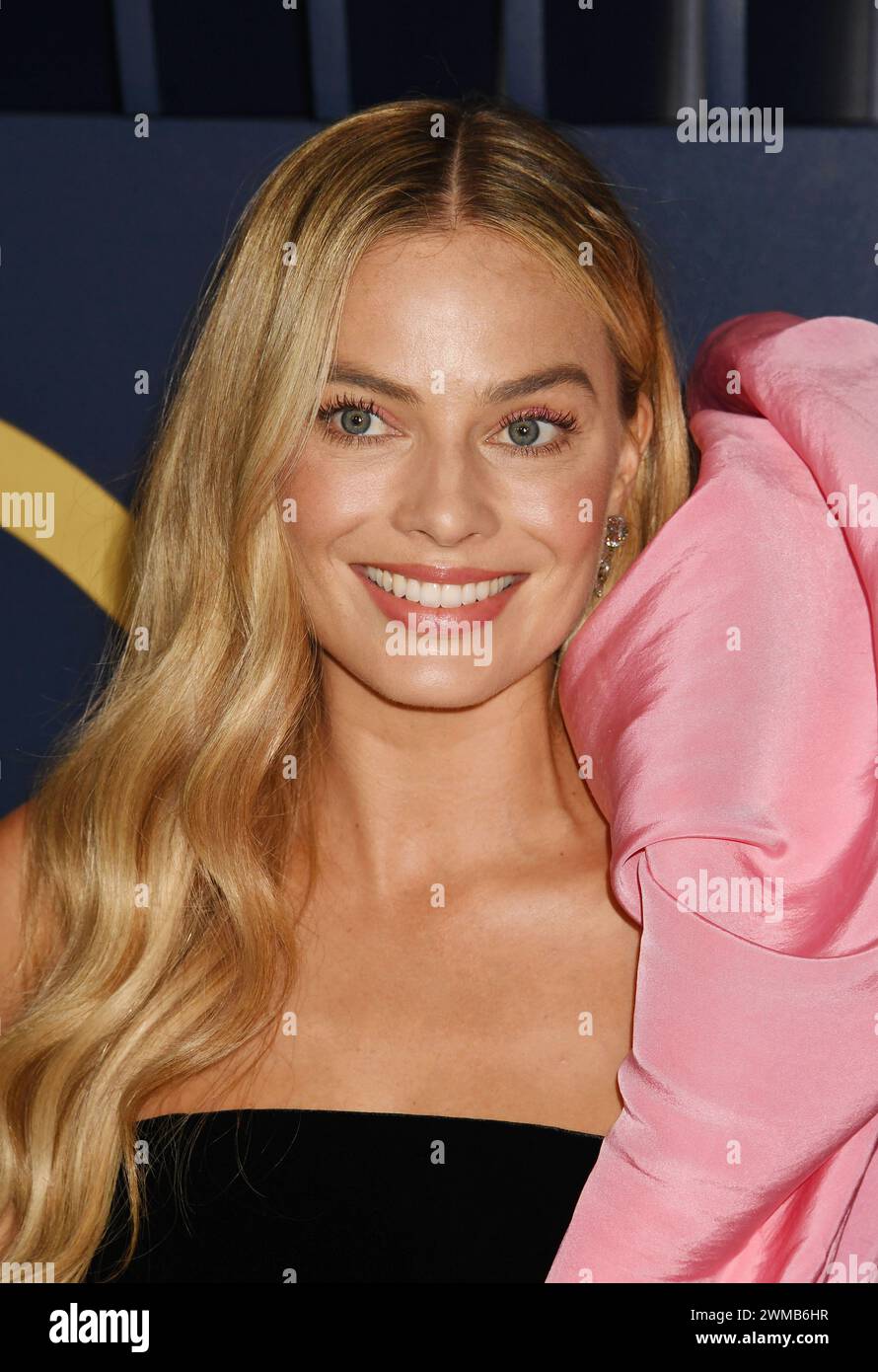 LOS ANGELES, CALIFORNIA - FEBRUARY 24: Margot Robbie attends the 30th ...