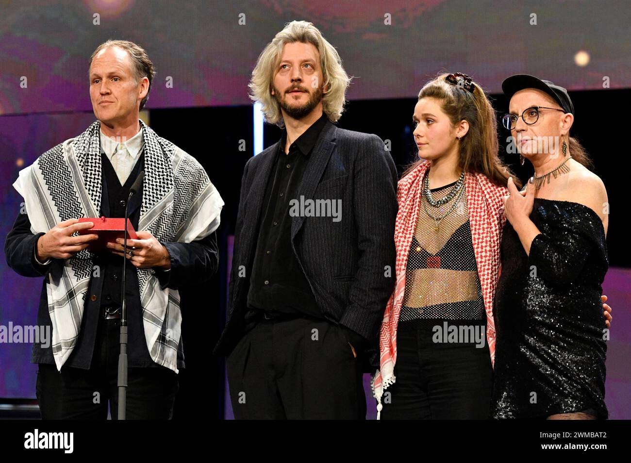 Ben Russell, Guillaume Cailleau, Servan Decle und Jay Jordan mit dem ...