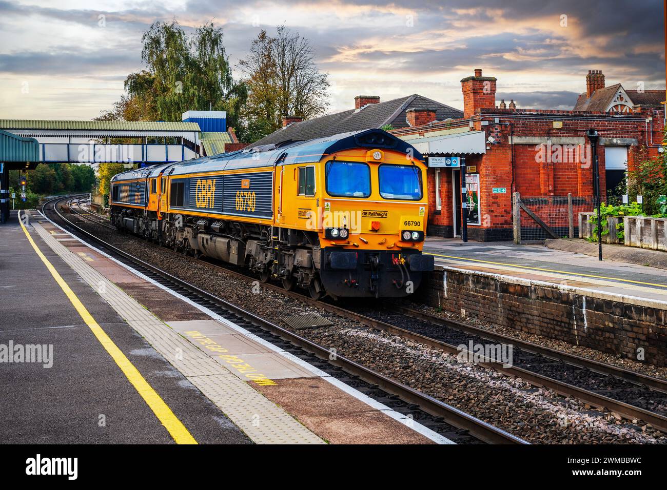 Supply chain goods hi-res stock photography and images - Alamy