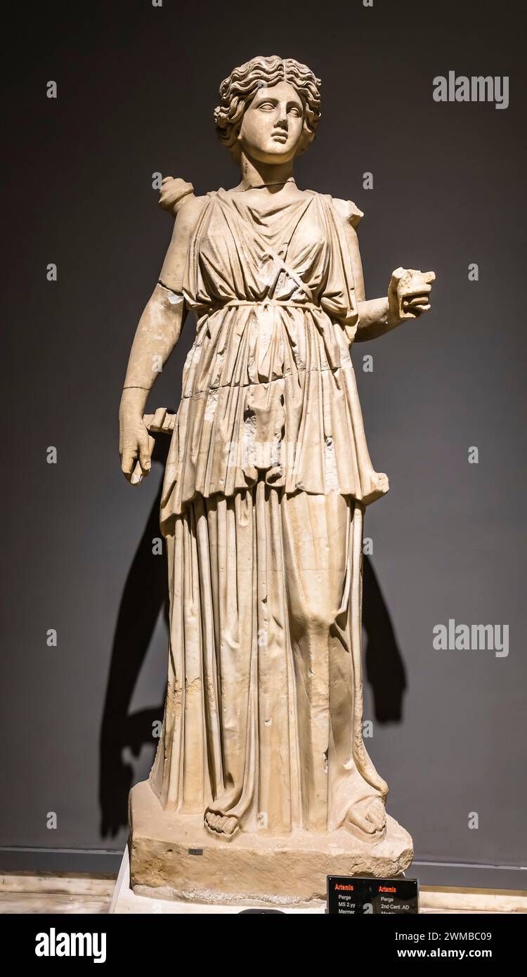 Artemis the greek goddess hi-res stock photography and images - Alamy