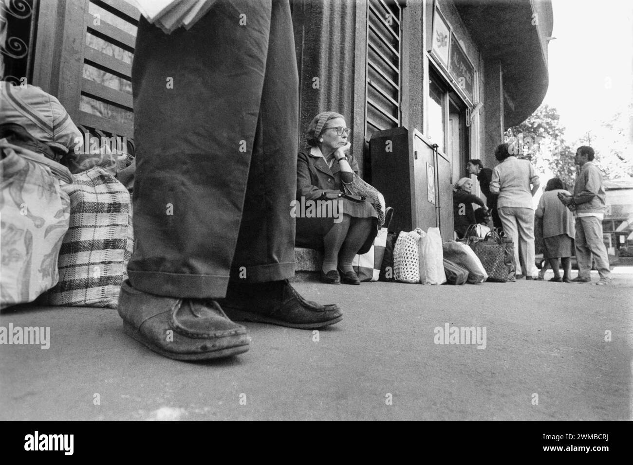 December street food Black and White Stock Photos & Images - Alamy