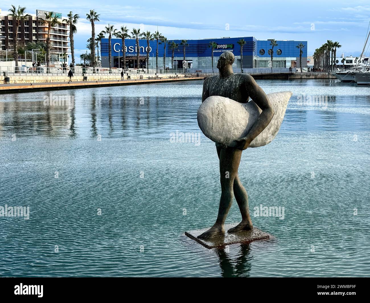 Sculpture of surfer hi-res stock photography and images - Alamy