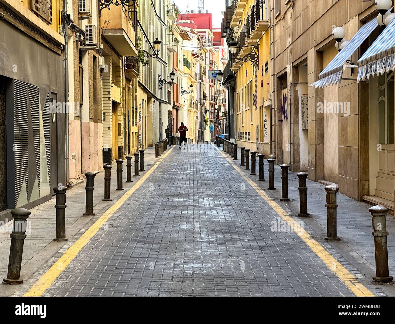 Narrow street residential part hi-res stock photography and images - Alamy