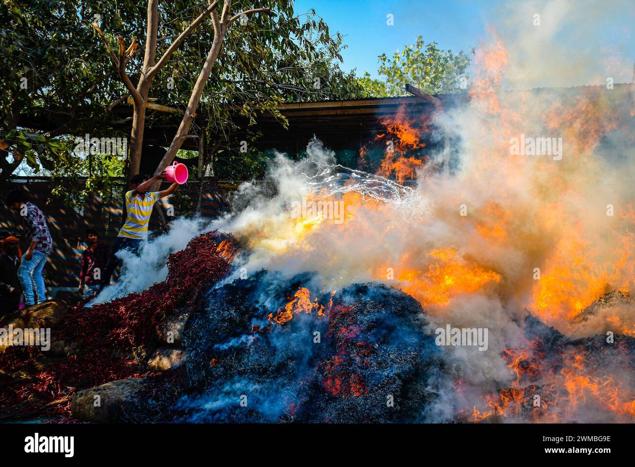 Half burnt shop hi-res stock photography and images - Alamy