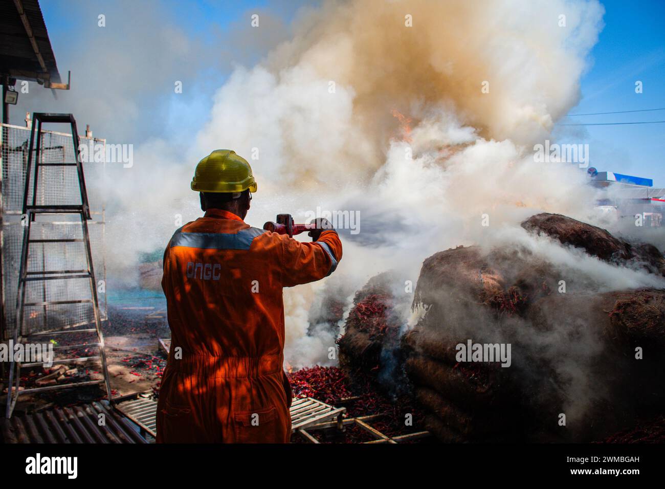 Half burnt shop hi-res stock photography and images - Alamy