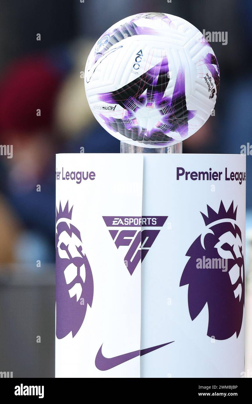 Nike premier league ball 2023 2024 hi-res stock photography and images ...
