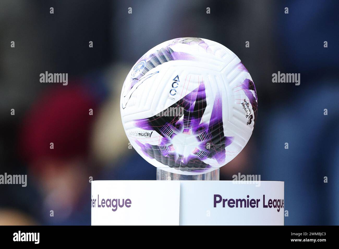 Nike premier league ball 2023 2024 hi-res stock photography and images ...