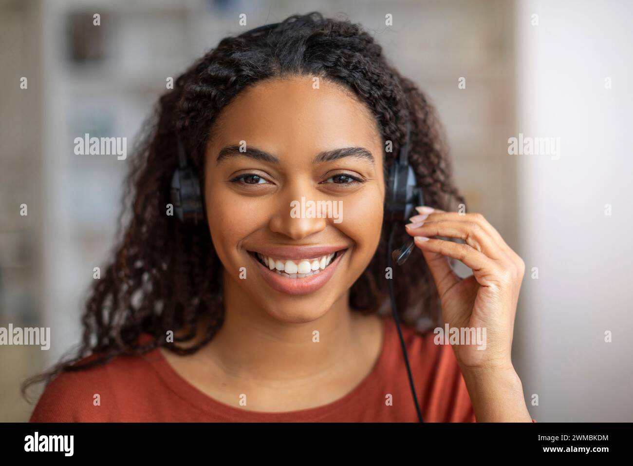 Call center agent and black woman hi-res stock photography and images ...