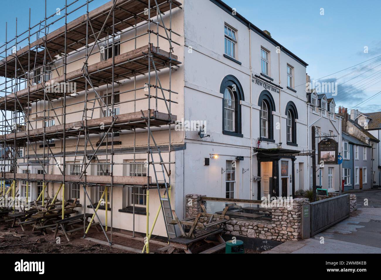 17th century inn pub sign hi-res stock photography and images - Alamy