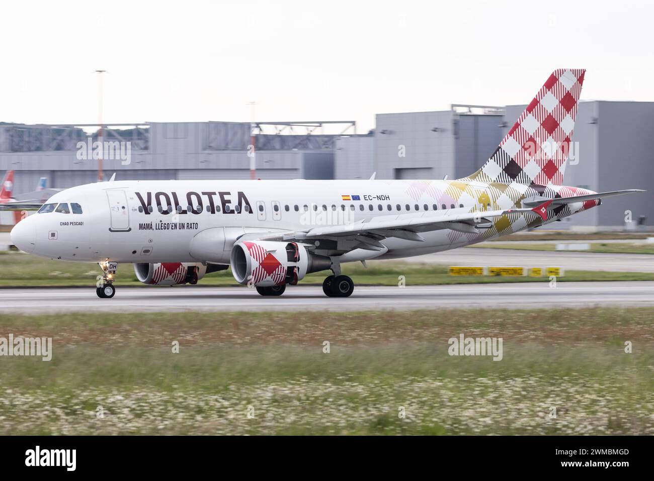 Der Airbus A319-111 A319 der Fluglinie Volotea V7 / VOE mit der ...