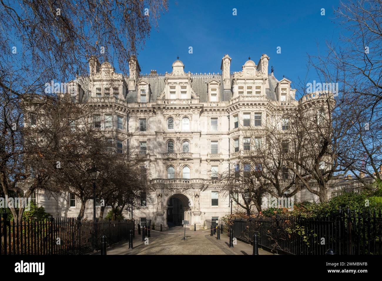 Middle Temple Entrance on Victoria Embankment, London, England Stock ...