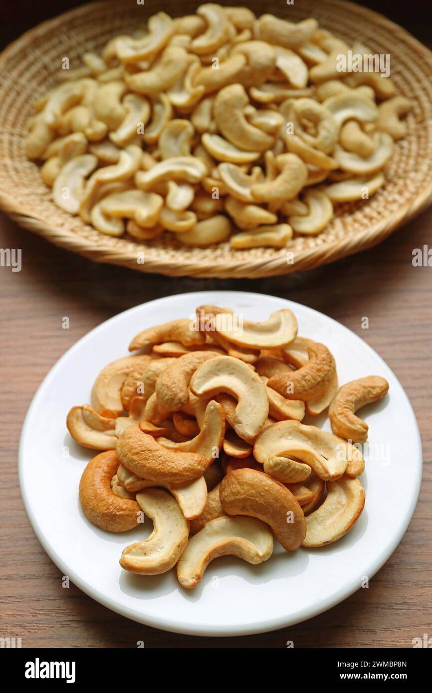 Plate of Delectable Roasted Crispy Cashew Nut Kernels Stock Photo - Alamy