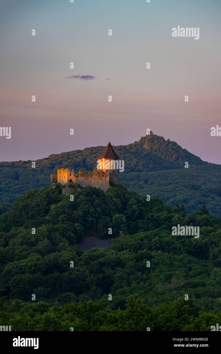 Somoska castle on Slovakia Hungarian border Stock Photo - Alamy