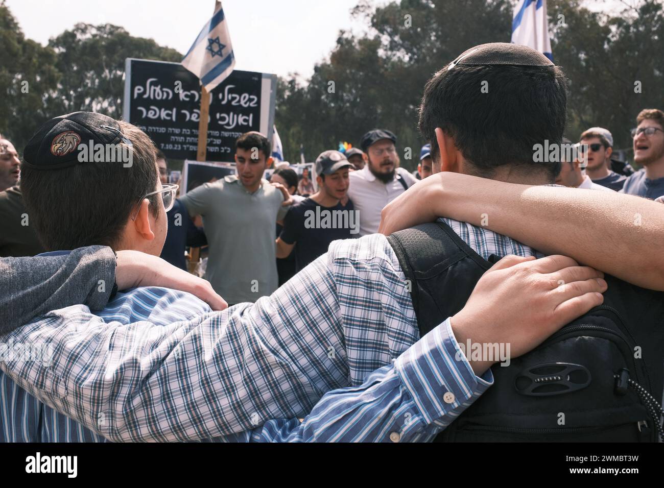 Kibbutz Reim, Israel. 25th Feb, 2024. Visitors join grieving families ...